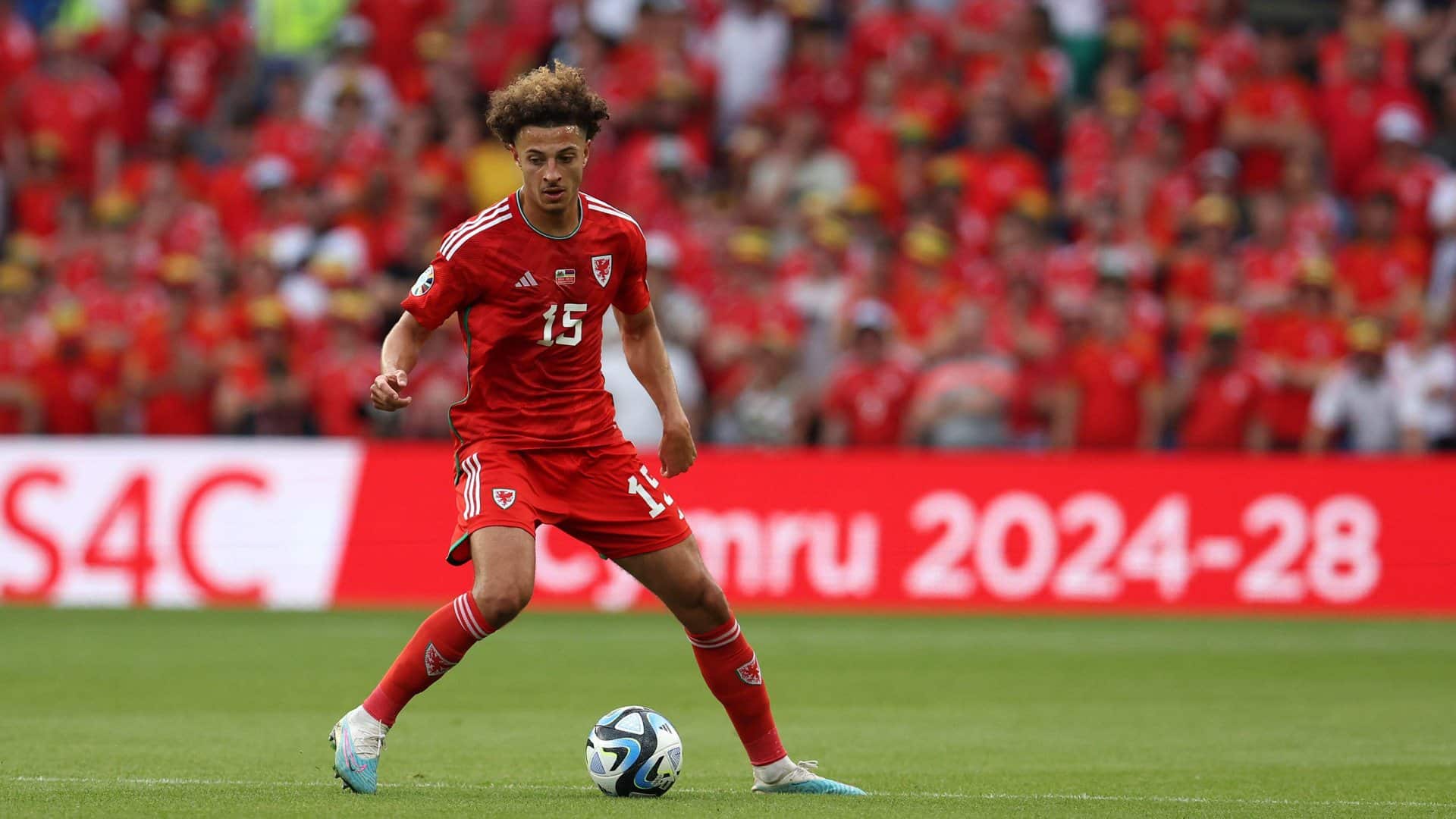 Croeso, Ethan Ampadu • The Square Ball