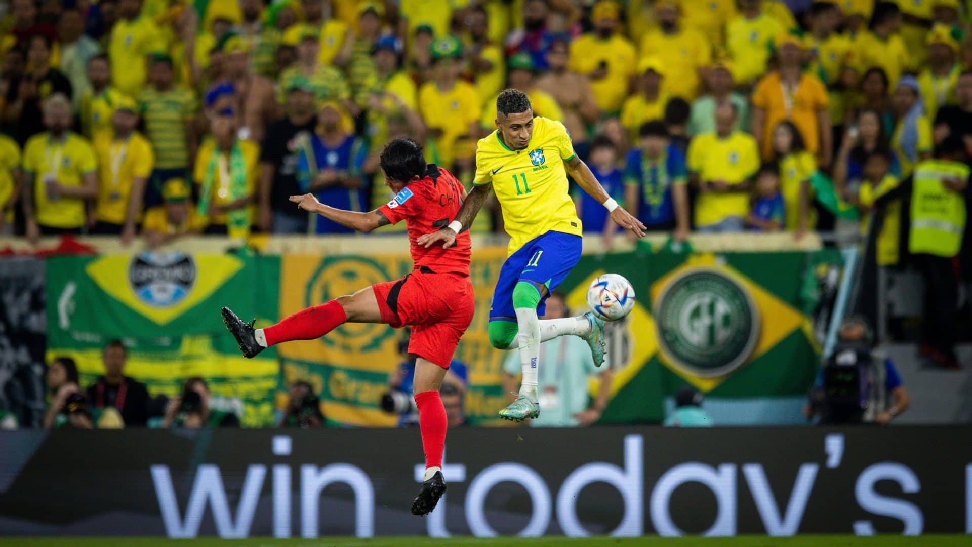 Raphinha has joined the party, dancing like a pigeon crapping on Roy ...